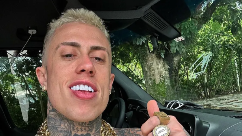 MC Daniel nega pedido inusitado de fã durante show – Sobre Funk